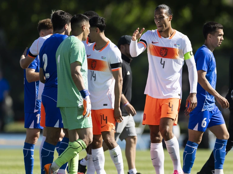 Van Dijk ziet dat Oranje moet wennen aan omstandigheden: 'Flink ...