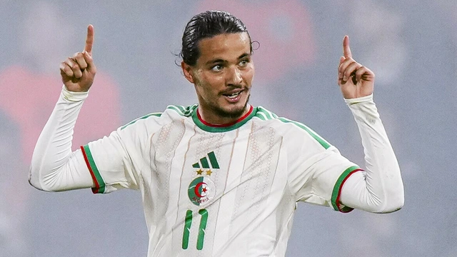 Oranje verliest in De Kuip uitzwaaiwedstrijd WK van Algerije, Hadj ...