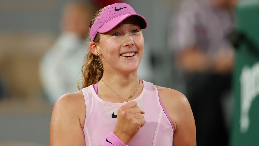 Andrejeva walst over Cirstea heen en is eerste halvefinaliste Roland Garros