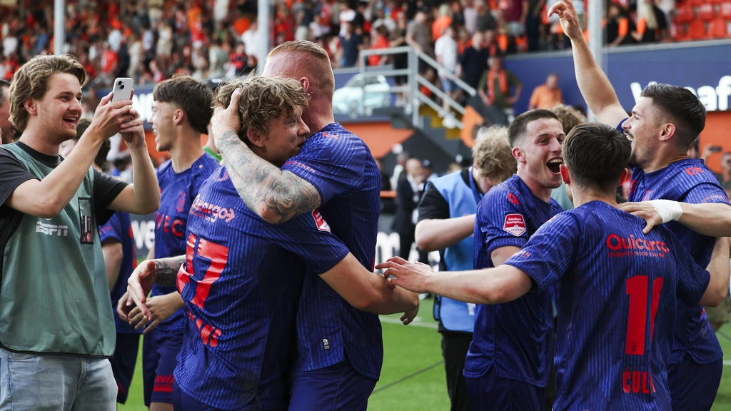 Willem II wint na strafschoppen van FC Volendam en keert terug in ...