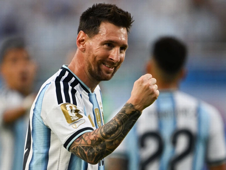 Messi geniet na zijn hattrick: 'Drink graag een biertje in de kleedkamer'