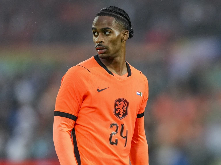Malen raakt de paal na goede aanval Oranje tegen Algerije
