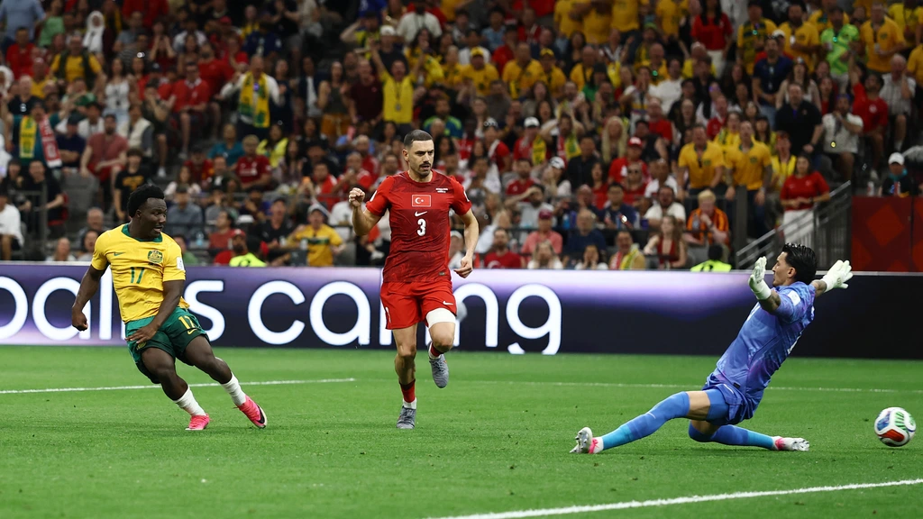 Australië stunt met zege op Turkije: 2-0 • Advocaat heeft plan tegen ...