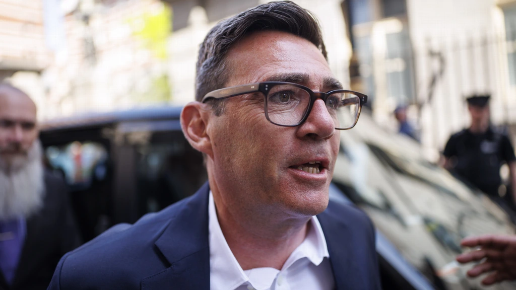 22/6 in Nieuwsuur: Starmer stapt op • Trump-fluisteraar Alexander Stubb ...