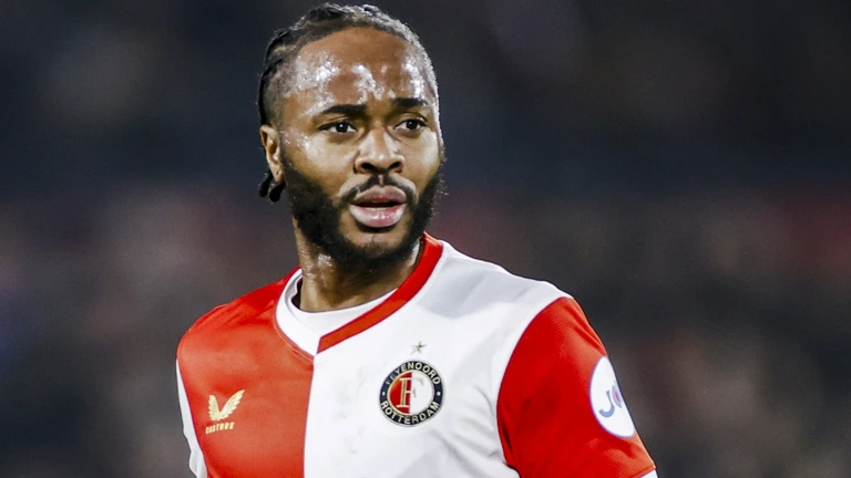 Voetballer Sterling opgepakt na verkeersincident, vermoedelijk drugs in ...