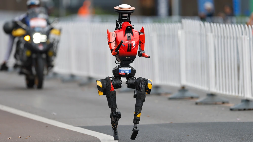 Robot wint halve marathon in Peking, sneller dan menselijk record