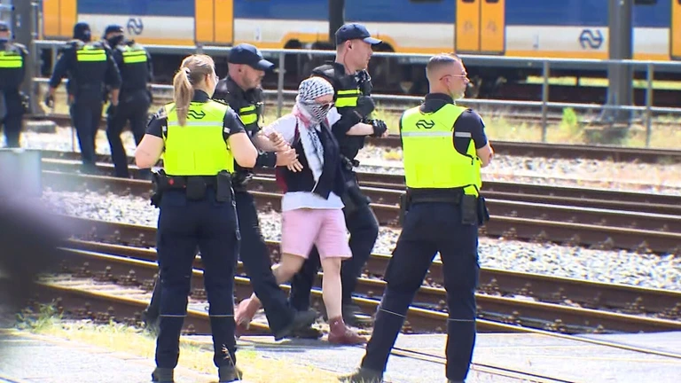 XR bezette kort het spoor op Utrecht Centraal, ondanks politieverbod