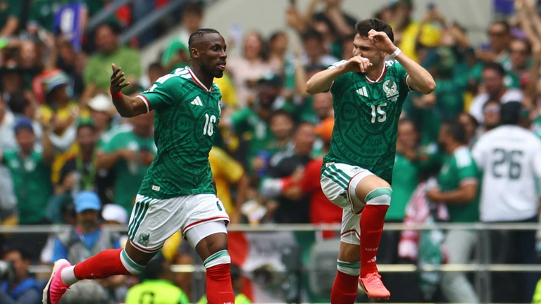 Thuisland Mexico opent WK met zege op zwak Zuid-Afrika in duel met drie ...