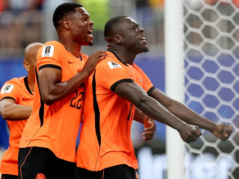 Gakpo loopt 3-0 binnen uit voorzet Dumfries tegen Zweden