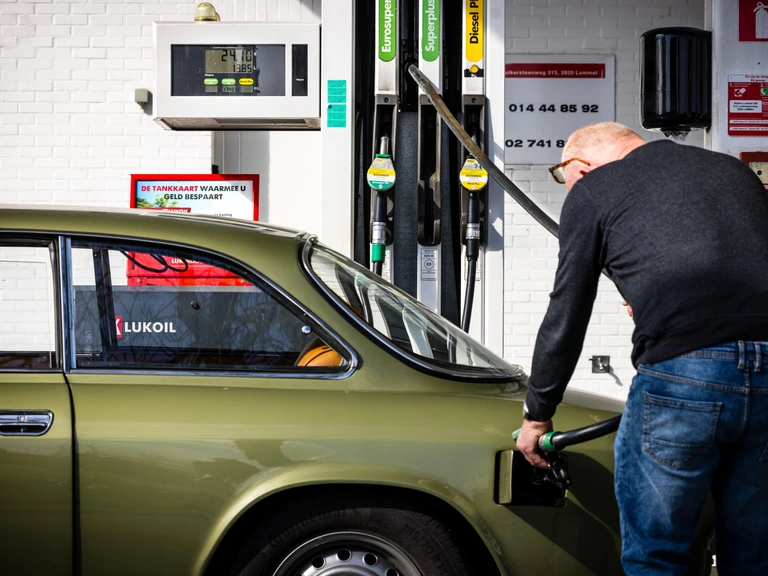 Duitse regering verlaagt accijns op brandstof: 17 cent per liter goedkoper