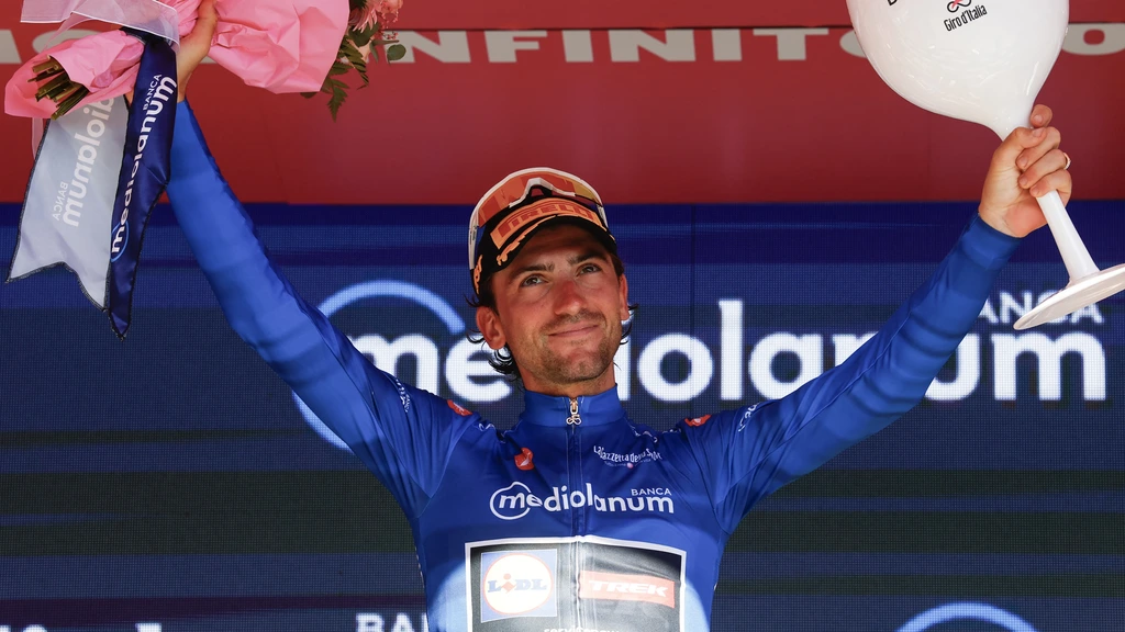 Ook Kuss in club met ritzeges in Tour, Vuelta én Giro • Arensman valt ...