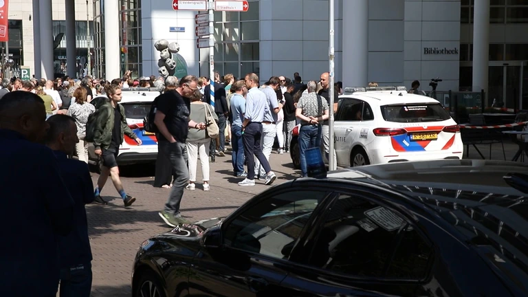 Stadhuis Den Haag ontruimd om verdachte situatie, verdachte opgepakt