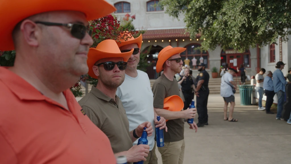 Oranjefans strijken neer in Dallas: 'Beetje een dooie boel met die ...