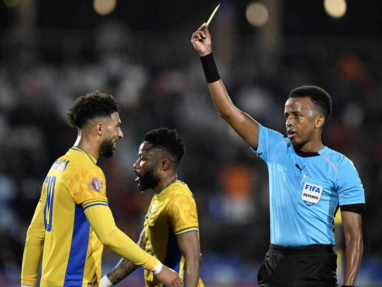 Door de VS geweigerde WK-arbiter Artan terug in Somalië als held onthaald