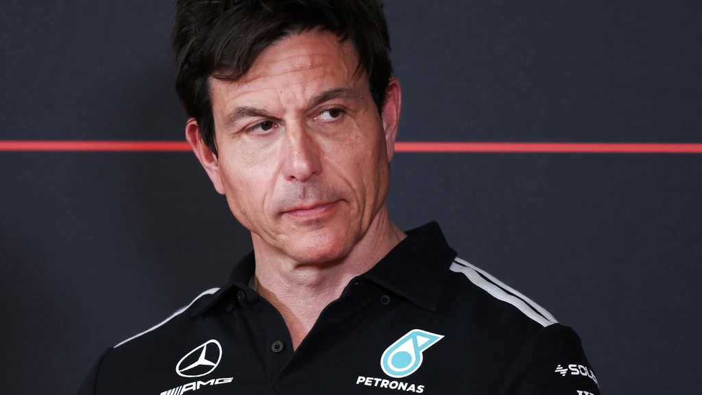 Formule 1-dilemma Mercedes: mag Antonelli blijven winnen of verdient ...