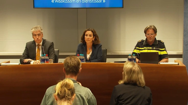 Persconferentie politie, OM en burgemeester Amsterdam over dood Lisa (17)