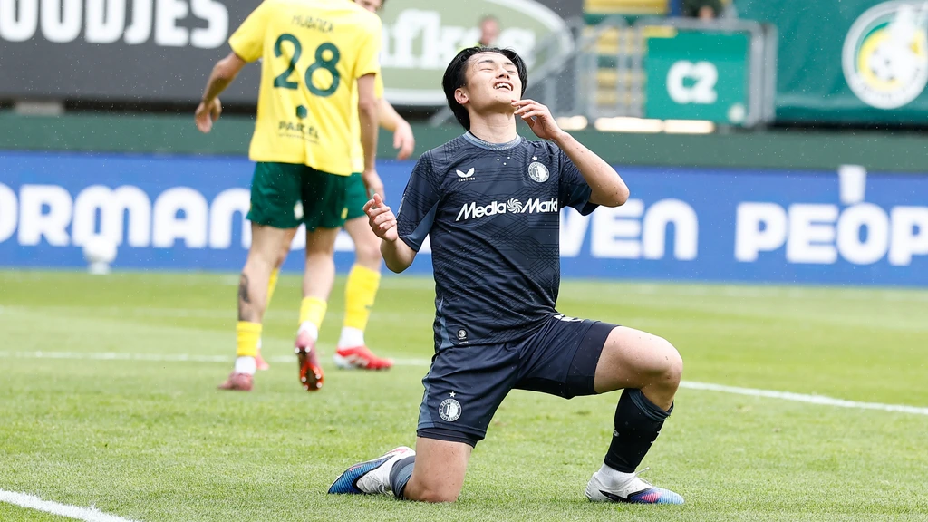 Twente op voorsprong tegen AZ • Sparta weer aan de leiding tegen Go ...