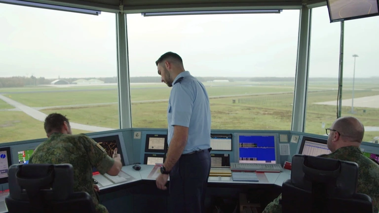 Storing luchtverkeerstoren Eindhoven Airport, vliegtuigen mogen niet landen