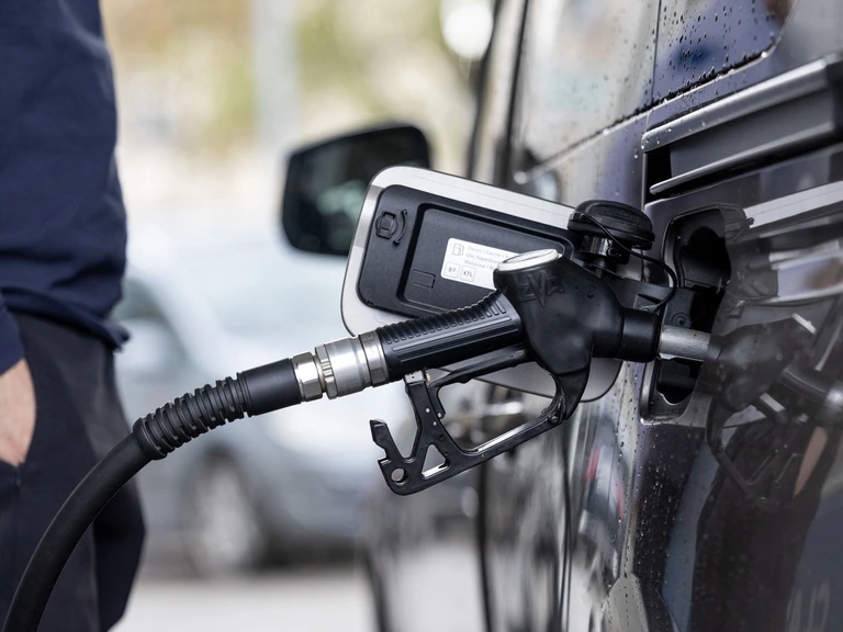 Duitse regering verlaagt accijns op brandstof: 17 cent per liter goedkoper