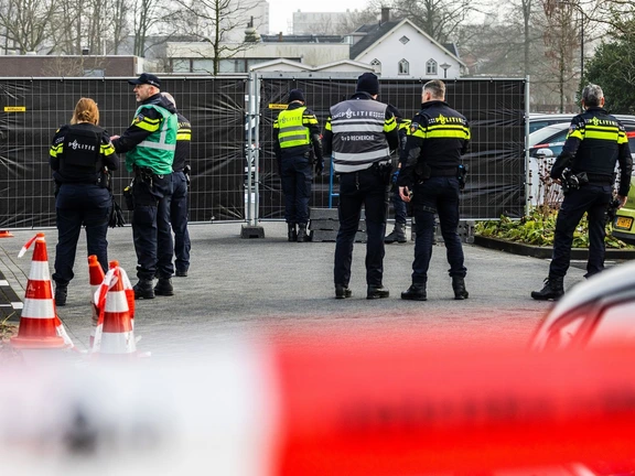 Vrouw dood gevonden in Amsterdam, partner opgepakt