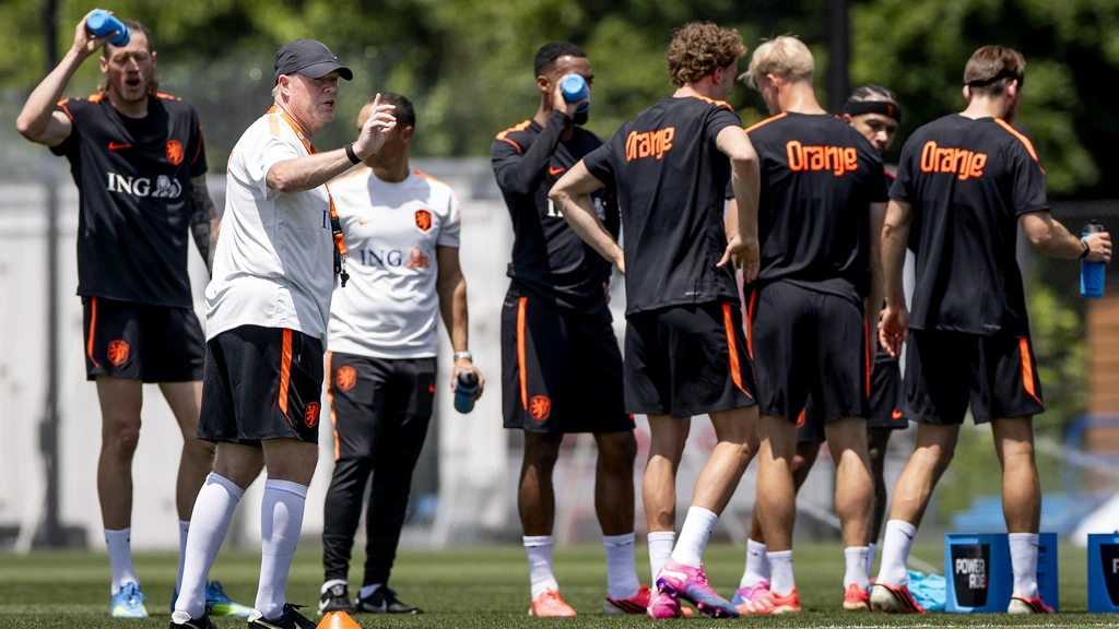 Eerste training Oranje in VS: hitte, minuut stilte en nog geen Van ...