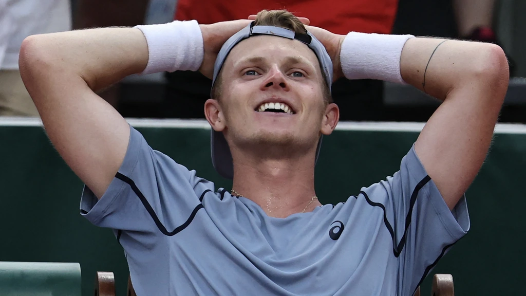 Als lucky loser naar de laatste zestien: De Jong beleeft tennissprookje ...