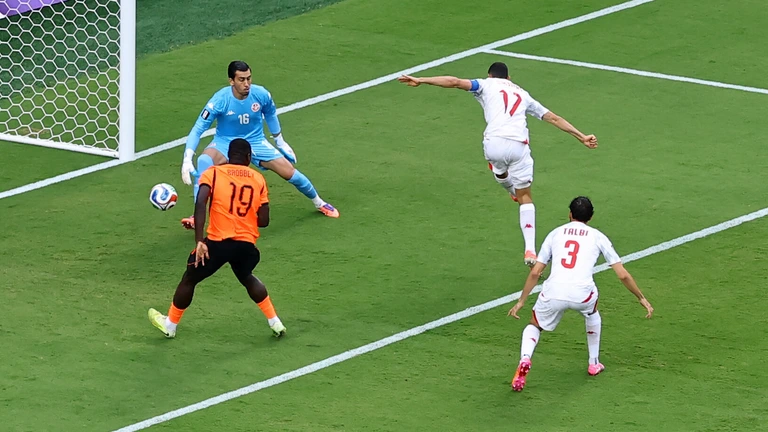 Bliksemstart leidt Oranje naar zege op Tunesië en WK-groepswinst ...