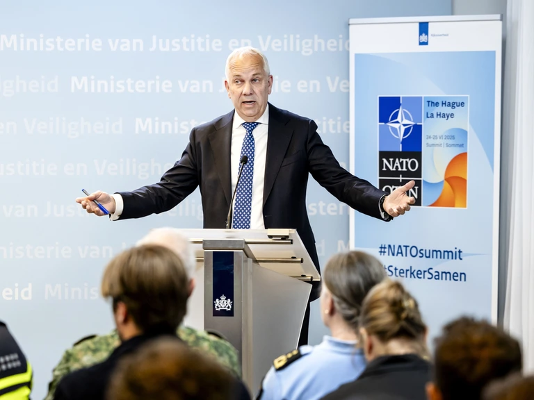 Volgende week oud-Kamervoorzitter Arib en Van Dissel (RIVM) • Bruins ...